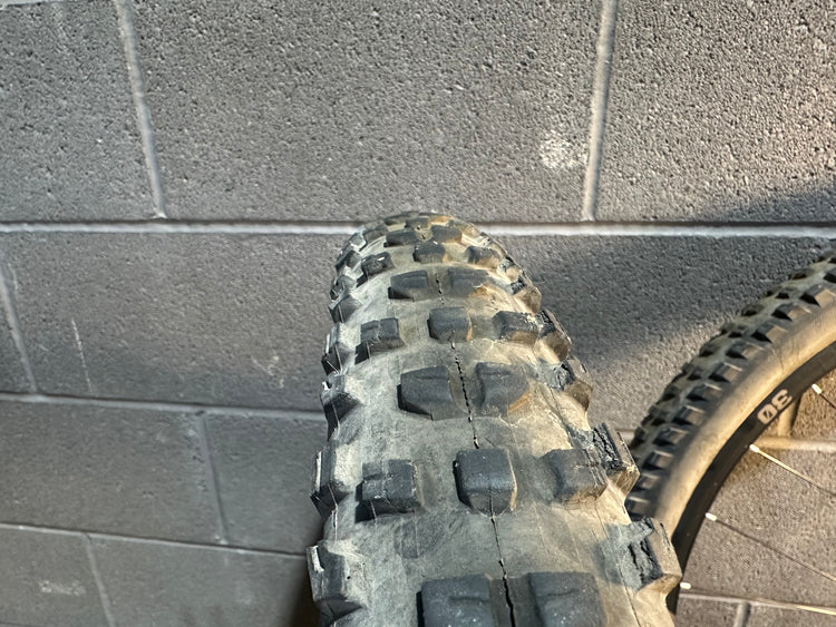 Bontrager Line Elite 30 Wheelset and Tires XD 12x148 15x110